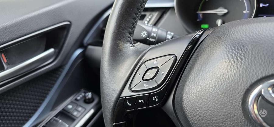 Balts Toyota C-HR 2020 Viļņa, ar dzinēja tilpumu 1.99 L un nobraukumu 87 tūkst. km par 23980 €, foto 13 vietnē AUTOMOTO.COM.LV