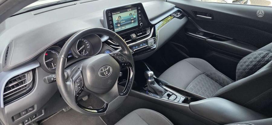 Balts Toyota C-HR 2020 Viļņa, ar dzinēja tilpumu 1.99 L un nobraukumu 87 tūkst. km par 23980 €, foto 18 vietnē AUTOMOTO.COM.LV