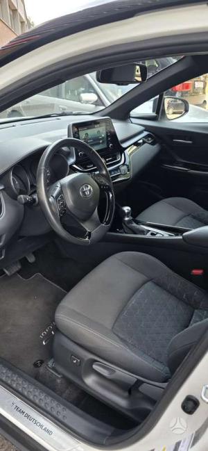 Balts Toyota C-HR 2020 Viļņa, ar dzinēja tilpumu 1.99 L un nobraukumu 87 tūkst. km par 23980 €, foto 19 vietnē AUTOMOTO.COM.LV