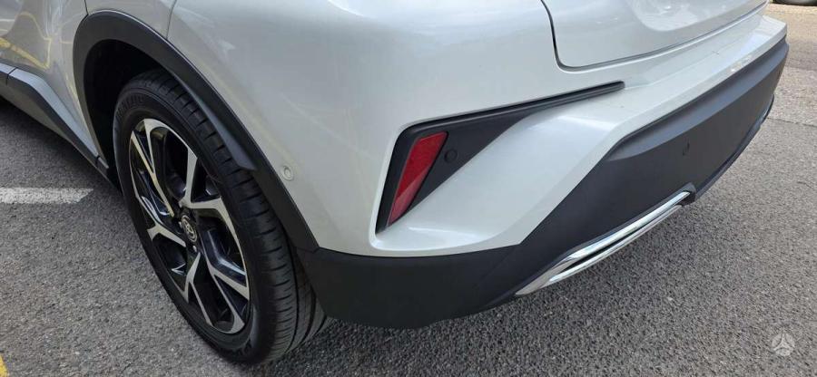 Balts Toyota C-HR 2020 Viļņa, ar dzinēja tilpumu 1.99 L un nobraukumu 87 tūkst. km par 23980 €, foto 32 vietnē AUTOMOTO.COM.LV