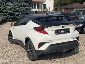 White Toyota C-HR 2020 in Utena, with an engine capacity of 1.80 L and mileage of 270 thousand km for 14990 €, photo 5 on AUTOMOTO.COM.LV