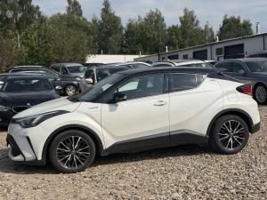 White Toyota C-HR 2020 in Utena, with an engine capacity of 1.80 L and mileage of 270 thousand km for 14990 €, photo 6 on AUTOMOTO.COM.LV