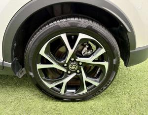 Белый Тойота C-HR 2020 в Паневежис, объемом двигателя 1.99 л и пробегом 46 тыс. км за 20900 €, фото 12 на AUTOMOTO.COM.LV