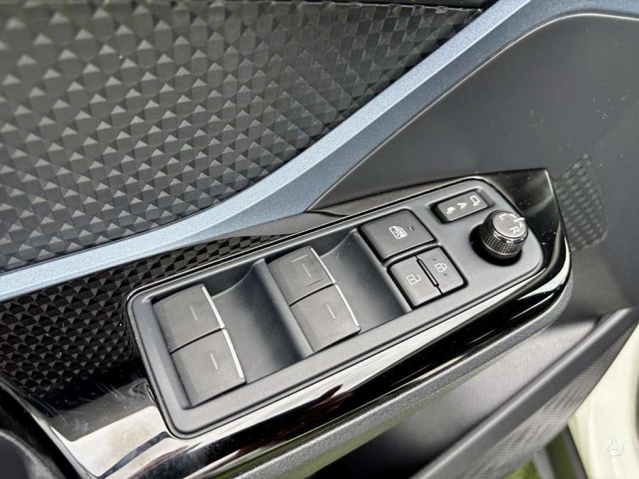 Белый Тойота C-HR 2020 в Паневежис, объемом двигателя 1.99 л и пробегом 46 тыс. км за 20900 €, фото 13 на AUTOMOTO.COM.LV