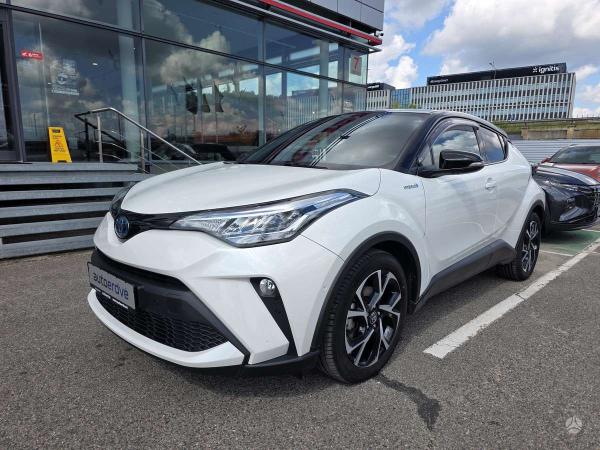 Balts Toyota C-HR 2020 Viļņa, ar dzinēja tilpumu 1.99 L un nobraukumu 70 tūkst. km par 24750 €, foto 1 vietnē AUTOMOTO.COM.LV