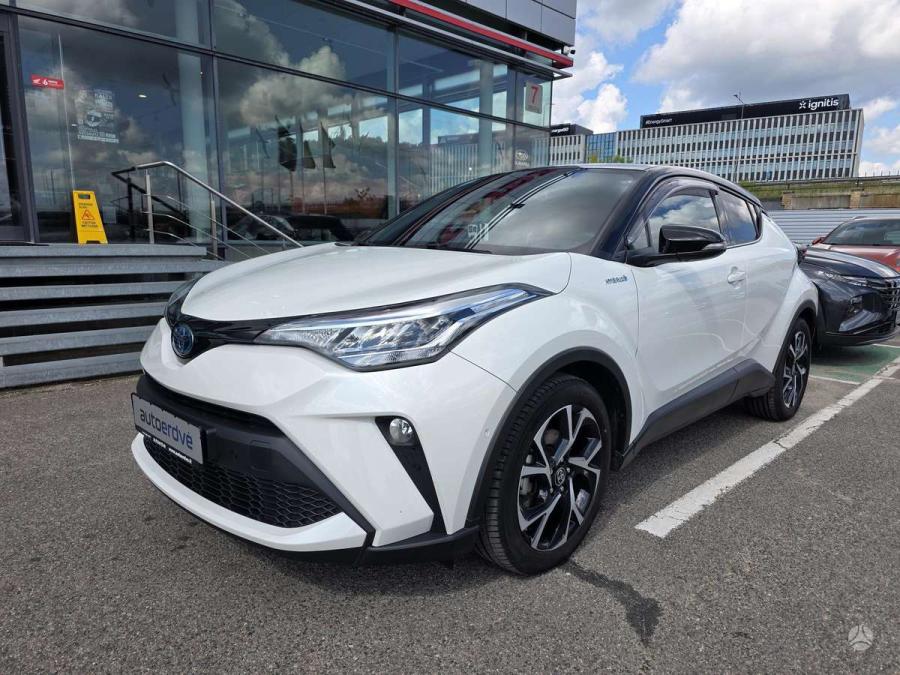 Белый Тойота C-HR 2020 в Вильнюс, объемом двигателя 1.99 л и пробегом 70 тыс. км за 24750 €, фото 1 на AUTOMOTO.COM.LV