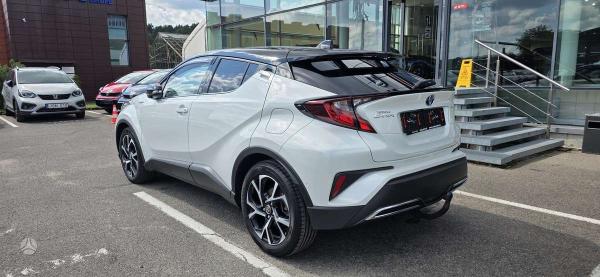 Balts Toyota C-HR 2020 Viļņa, ar dzinēja tilpumu 1.99 L un nobraukumu 70 tūkst. km par 24750 €, foto 5 vietnē AUTOMOTO.COM.LV