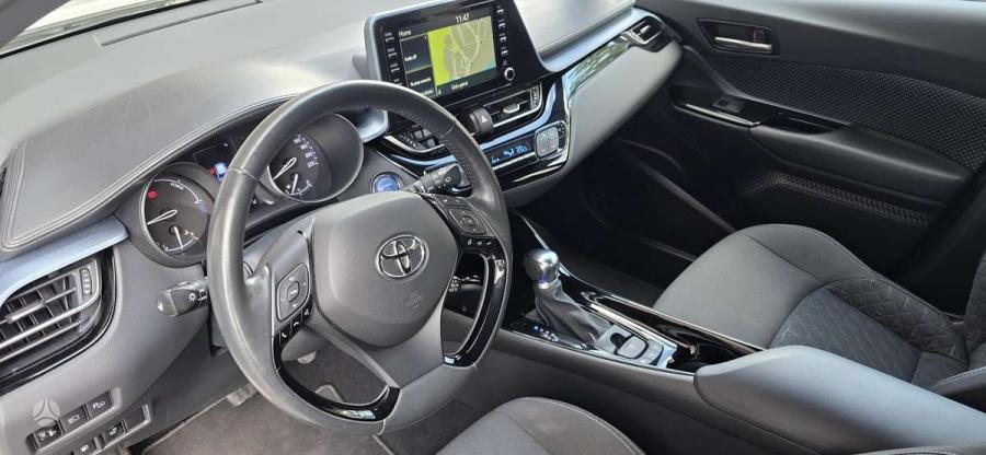 Белый Тойота C-HR 2020 в Вильнюс, объемом двигателя 1.99 л и пробегом 70 тыс. км за 24750 €, фото 20 на AUTOMOTO.COM.LV