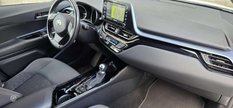 Белый Тойота C-HR 2020 в Вильнюс, объемом двигателя 1.99 л и пробегом 70 тыс. км за 24750 €, фото 23 на AUTOMOTO.COM.LV