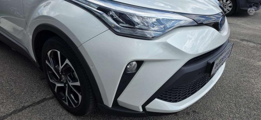 Белый Тойота C-HR 2020 в Вильнюс, объемом двигателя 1.99 л и пробегом 70 тыс. км за 24750 €, фото 32 на AUTOMOTO.COM.LV