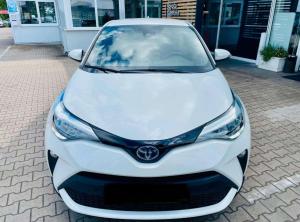 White Toyota C-HR 2020 in Vilnius, with an engine capacity of 1.80 L and mileage of 100 thousand km for 17500 €, photo 4 on AUTOMOTO.COM.LV
