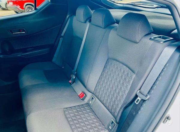Balts Toyota C-HR 2020 Viļņa, ar dzinēja tilpumu 1.80 L un nobraukumu 100 tūkst. km par 17500 €, foto 7 vietnē AUTOMOTO.COM.LV