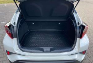 White Toyota C-HR 2020 in Vilnius, with an engine capacity of 1.80 L and mileage of 100 thousand km for 17500 €, photo 9 on AUTOMOTO.COM.LV