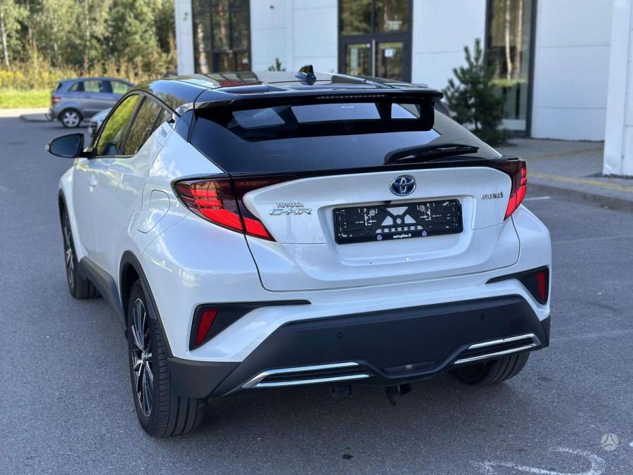 Белый Тойота C-HR 2020 в Каунас, объемом двигателя 1.99 л и пробегом 99 тыс. км за 22750 €, фото 3 на AUTOMOTO.COM.LV