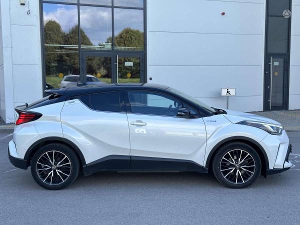 Белый Тойота C-HR 2020 в Каунас, объемом двигателя 1.99 л и пробегом 99 тыс. км за 22750 €, фото 7 на AUTOMOTO.COM.LV