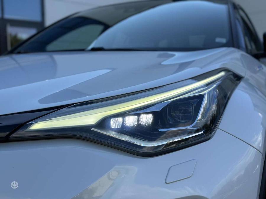 Белый Тойота C-HR 2020 в Каунас, объемом двигателя 1.99 л и пробегом 99 тыс. км за 22750 €, фото 24 на AUTOMOTO.COM.LV