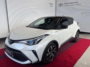 White Toyota C-HR 2020 in Siauliai, with an engine capacity of 1.80 L and mileage of 52 thousand km for 21300 €, photo  on AUTOMOTO.COM.LV
