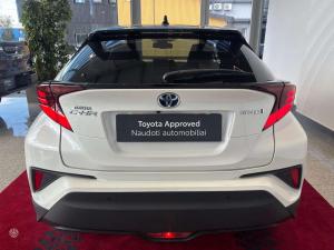 White Toyota C-HR 2020 in Siauliai, with an engine capacity of 1.80 L and mileage of 52 thousand km for 21300 €, photo 7 on AUTOMOTO.COM.LV