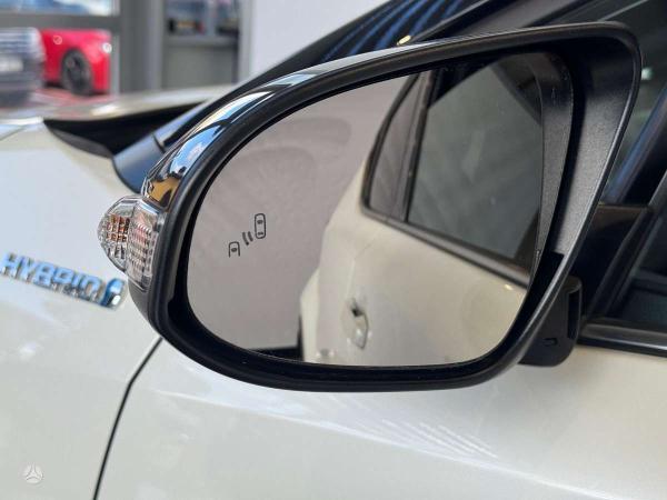 Белый Тойота C-HR 2020 в Шяуляй, объемом двигателя 1.80 л и пробегом 52 тыс. км за 21300 €, фото 9 на AUTOMOTO.COM.LV