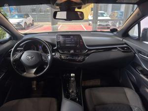 White Toyota C-HR 2020 in Siauliai, with an engine capacity of 1.80 L and mileage of 52 thousand km for 21300 €, photo 14 on AUTOMOTO.COM.LV
