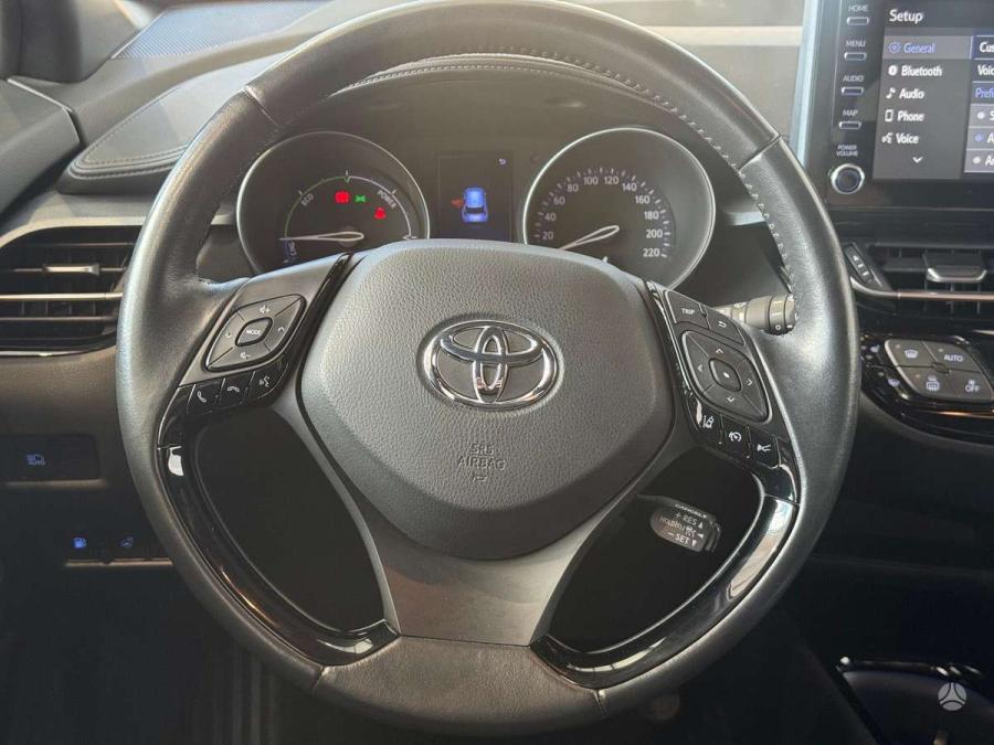 White Toyota C-HR 2020 in Siauliai, with an engine capacity of 1.80 L and mileage of 52 thousand km for 21300 €, photo 15 on AUTOMOTO.COM.LV