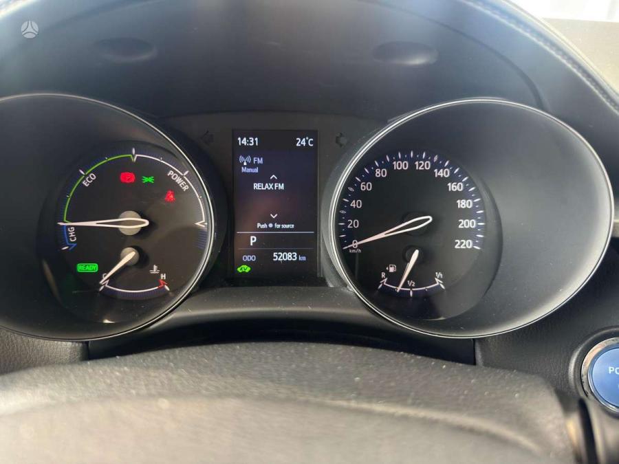 White Toyota C-HR 2020 in Siauliai, with an engine capacity of 1.80 L and mileage of 52 thousand km for 21300 €, photo 16 on AUTOMOTO.COM.LV