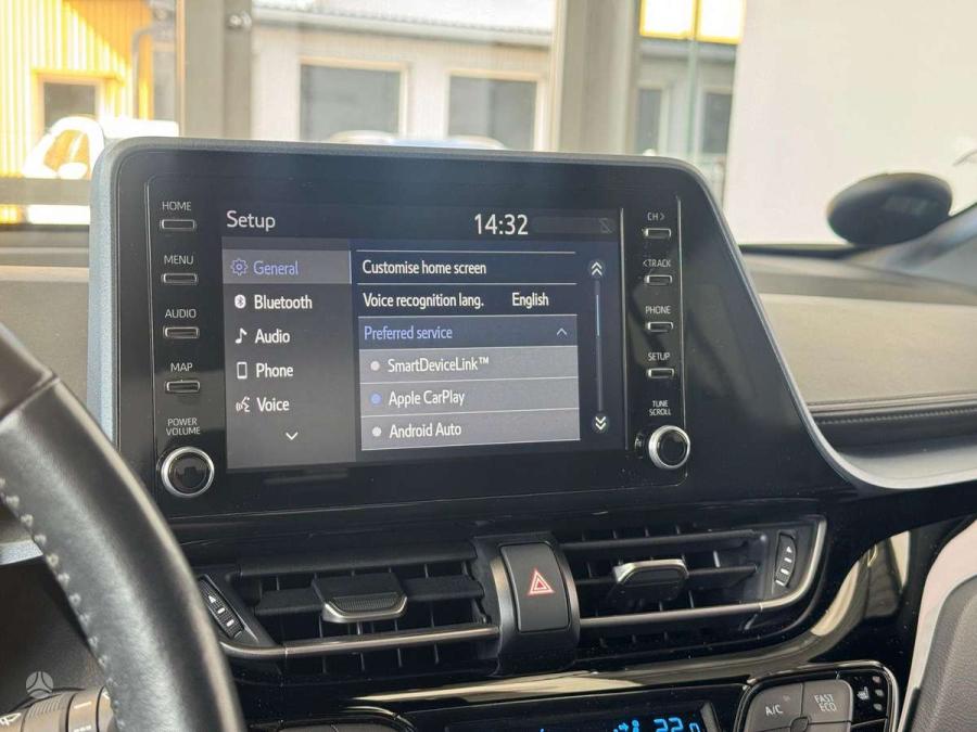 White Toyota C-HR 2020 in Siauliai, with an engine capacity of 1.80 L and mileage of 52 thousand km for 21300 €, photo 18 on AUTOMOTO.COM.LV