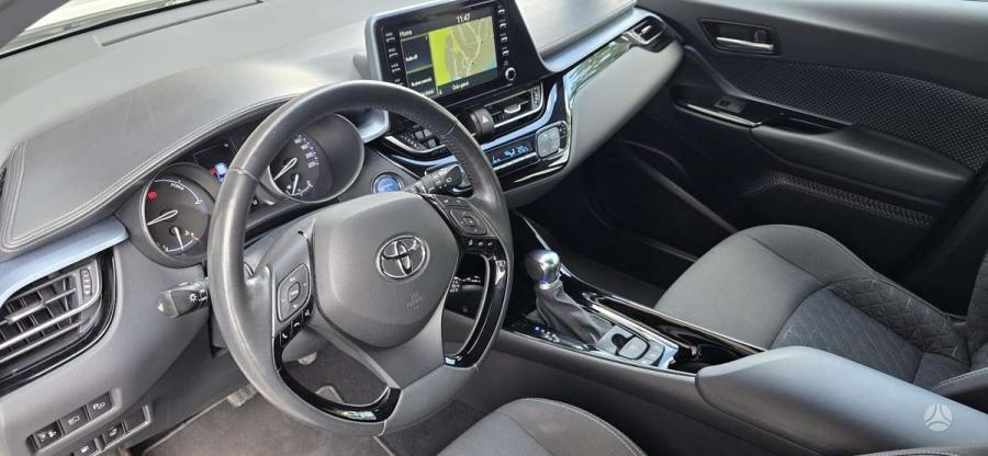 Белый Тойота C-HR 2020 в Вильнюс, объемом двигателя 1.99 л и пробегом 70 тыс. км за 23650 €, фото 20 на AUTOMOTO.COM.LV
