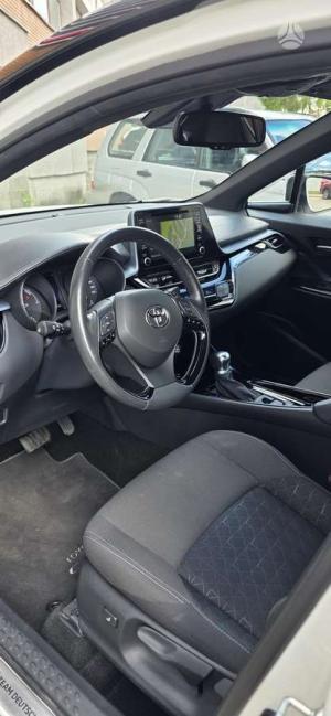 Белый Тойота C-HR 2020 в Вильнюс, объемом двигателя 1.99 л и пробегом 70 тыс. км за 23650 €, фото 21 на AUTOMOTO.COM.LV