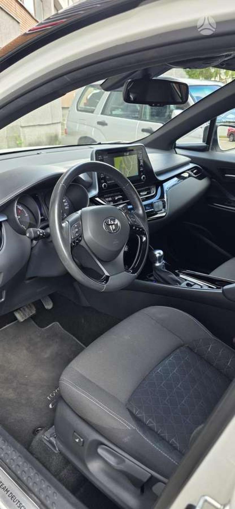 Белый Тойота C-HR 2020 в Вильнюс, объемом двигателя 1.99 л и пробегом 70 тыс. км за 23650 €, фото 21 на AUTOMOTO.COM.LV