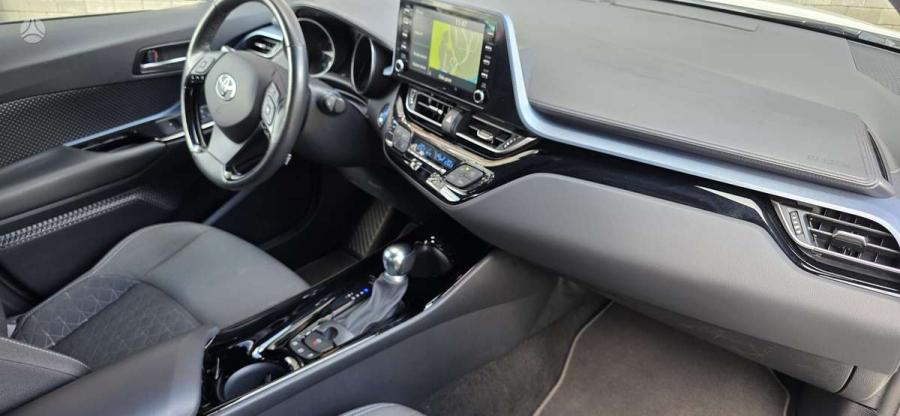 Белый Тойота C-HR 2020 в Вильнюс, объемом двигателя 1.99 л и пробегом 70 тыс. км за 23650 €, фото 23 на AUTOMOTO.COM.LV
