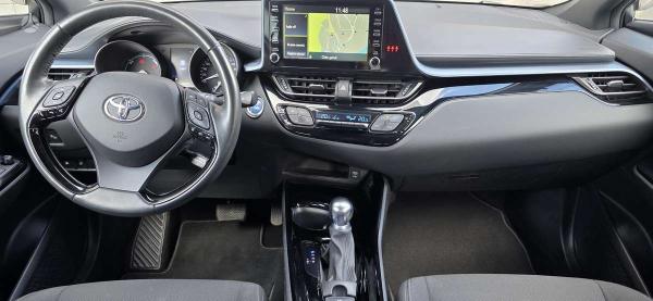 Toyota C-HR 2020 in Vilnius on AUTOMOTO.COM.LV White Toyota C-HR 2020 in Vilnius, with an engine capacity of 1.99 L and mileage of 70 thousand km for 23650 €, photo 8 on AUTOMOTO.COM.LV