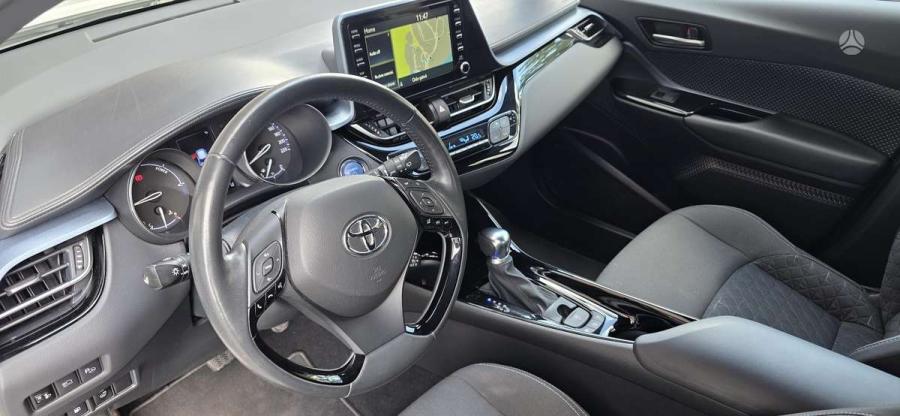Balts Toyota C-HR 2020 Viļņa, ar dzinēja tilpumu 1.99 L un nobraukumu 70 tūkst. km par 23650 €, foto 20 vietnē AUTOMOTO.COM.LV