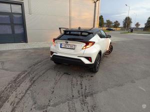 Белый Тойота C-HR 2020 в Паневежис, объемом двигателя 1.80 л и пробегом 125 тыс. км за 18500 €, фото 5 на AUTOMOTO.COM.LV