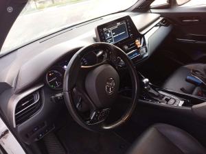 Белый Тойота C-HR 2020 в Паневежис, объемом двигателя 1.80 л и пробегом 125 тыс. км за 18500 €, фото 6 на AUTOMOTO.COM.LV
