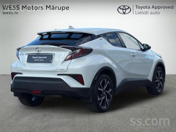 White Toyota C-HR 2020 in Riga, with an engine capacity of 1.20 L and mileage of 183 thousand km for 13590 €, photo 3 on AUTOMOTO.COM.LV