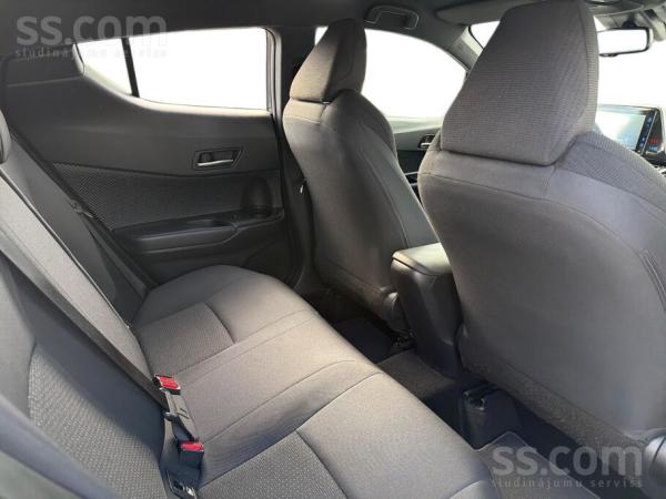 White Toyota C-HR 2020 in Riga, with an engine capacity of 1.20 L and mileage of 183 thousand km for 13590 €, photo 8 on AUTOMOTO.COM.LV