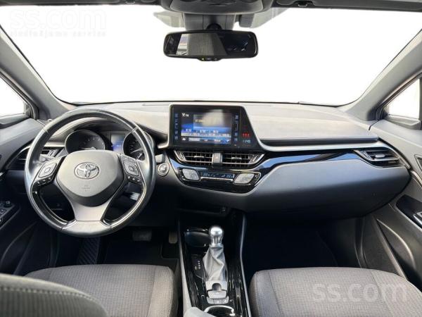 White Toyota C-HR 2020 in Riga, with an engine capacity of 1.20 L and mileage of 183 thousand km for 13590 €, photo 9 on AUTOMOTO.COM.LV