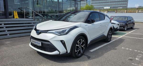 Balts Toyota C-HR 2020 Viļņa, ar dzinēja tilpumu 1.99 L un nobraukumu 87 tūkst. km par 23600 €, foto 3 vietnē AUTOMOTO.COM.LV