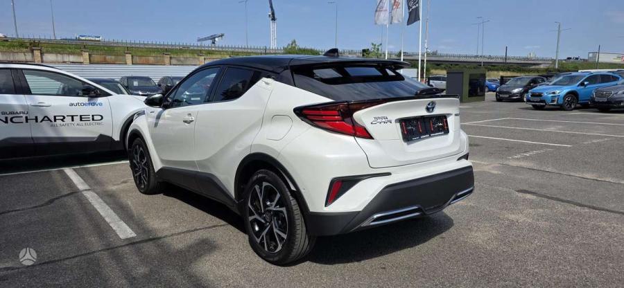 Белый Тойота C-HR 2020 в Вильнюс, объемом двигателя 1.99 л и пробегом 87 тыс. км за 23600 €, фото 6 на AUTOMOTO.COM.LV