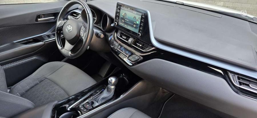 Белый Тойота C-HR 2020 в Вильнюс, объемом двигателя 1.99 л и пробегом 87 тыс. км за 23600 €, фото 21 на AUTOMOTO.COM.LV