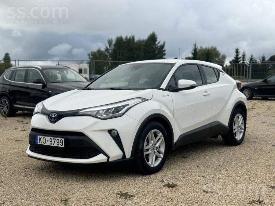 Balts Toyota C-HR 2020 Valmiera, ar dzinēja tilpumu 1.80 L un nobraukumu 53 tūkst. km par 19250 €, foto 1 vietnē AUTOMOTO.COM.LV