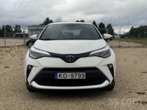 Balts Toyota C-HR 2020 Valmiera, ar dzinēja tilpumu 1.80 L un nobraukumu 53 tūkst. km par 19250 €, foto 3 vietnē AUTOMOTO.COM.LV