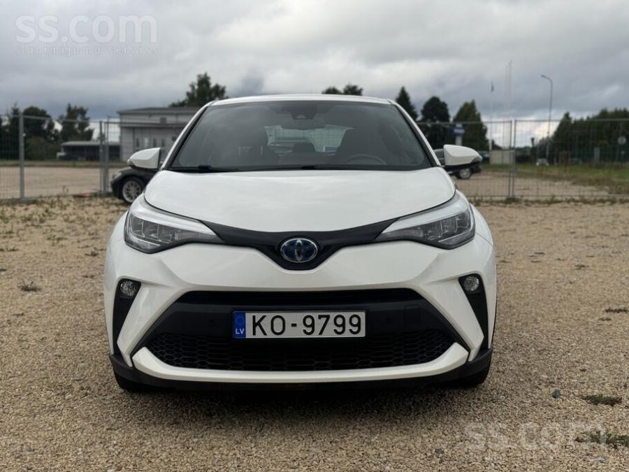 Balts Toyota C-HR 2020 Valmiera, ar dzinēja tilpumu 1.80 L un nobraukumu 53 tūkst. km par 19250 €, foto 3 vietnē AUTOMOTO.COM.LV