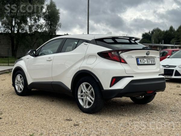 White Toyota C-HR 2020 in Valmiera, with an engine capacity of 1.80 L and mileage of 53 thousand km for 19250 €, photo 9 on AUTOMOTO.COM.LV