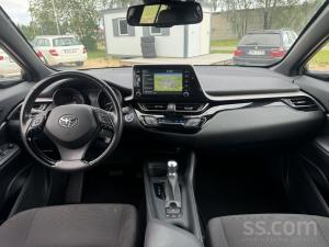 Balts Toyota C-HR 2020 Valmiera, ar dzinēja tilpumu 1.80 L un nobraukumu 53 tūkst. km par 19250 €, foto 13 vietnē AUTOMOTO.COM.LV