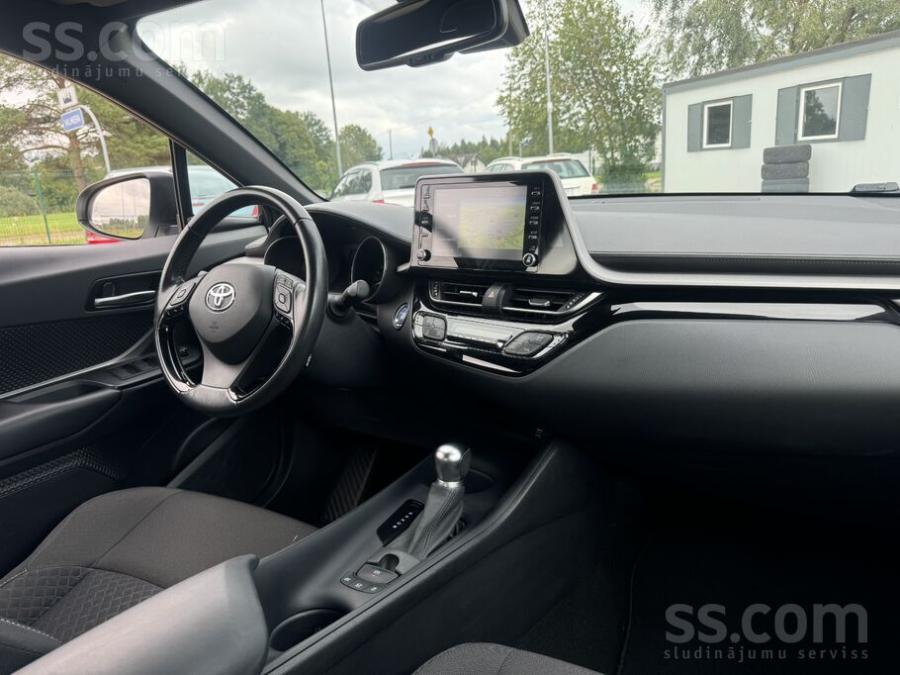 Balts Toyota C-HR 2020 Valmiera, ar dzinēja tilpumu 1.80 L un nobraukumu 53 tūkst. km par 19250 €, foto 14 vietnē AUTOMOTO.COM.LV