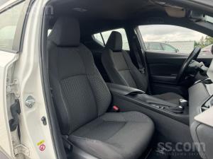 Balts Toyota C-HR 2020 Valmiera, ar dzinēja tilpumu 1.80 L un nobraukumu 53 tūkst. km par 19250 €, foto 16 vietnē AUTOMOTO.COM.LV