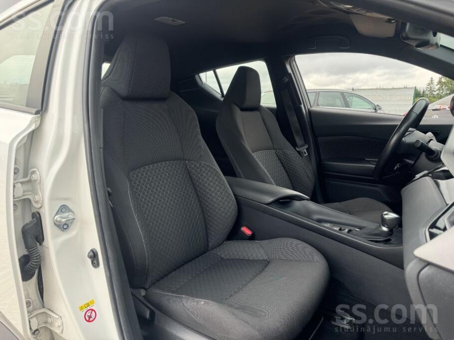 Balts Toyota C-HR 2020 Valmiera, ar dzinēja tilpumu 1.80 L un nobraukumu 53 tūkst. km par 19250 €, foto 16 vietnē AUTOMOTO.COM.LV