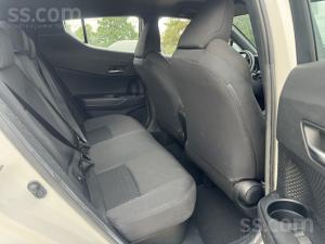 Balts Toyota C-HR 2020 Valmiera, ar dzinēja tilpumu 1.80 L un nobraukumu 53 tūkst. km par 19250 €, foto 17 vietnē AUTOMOTO.COM.LV
